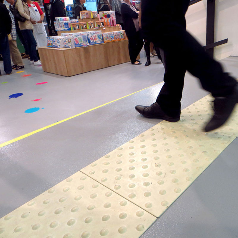 Bande podotactile intérieure adhésive - Accessibilité ERP - Geveko Markings